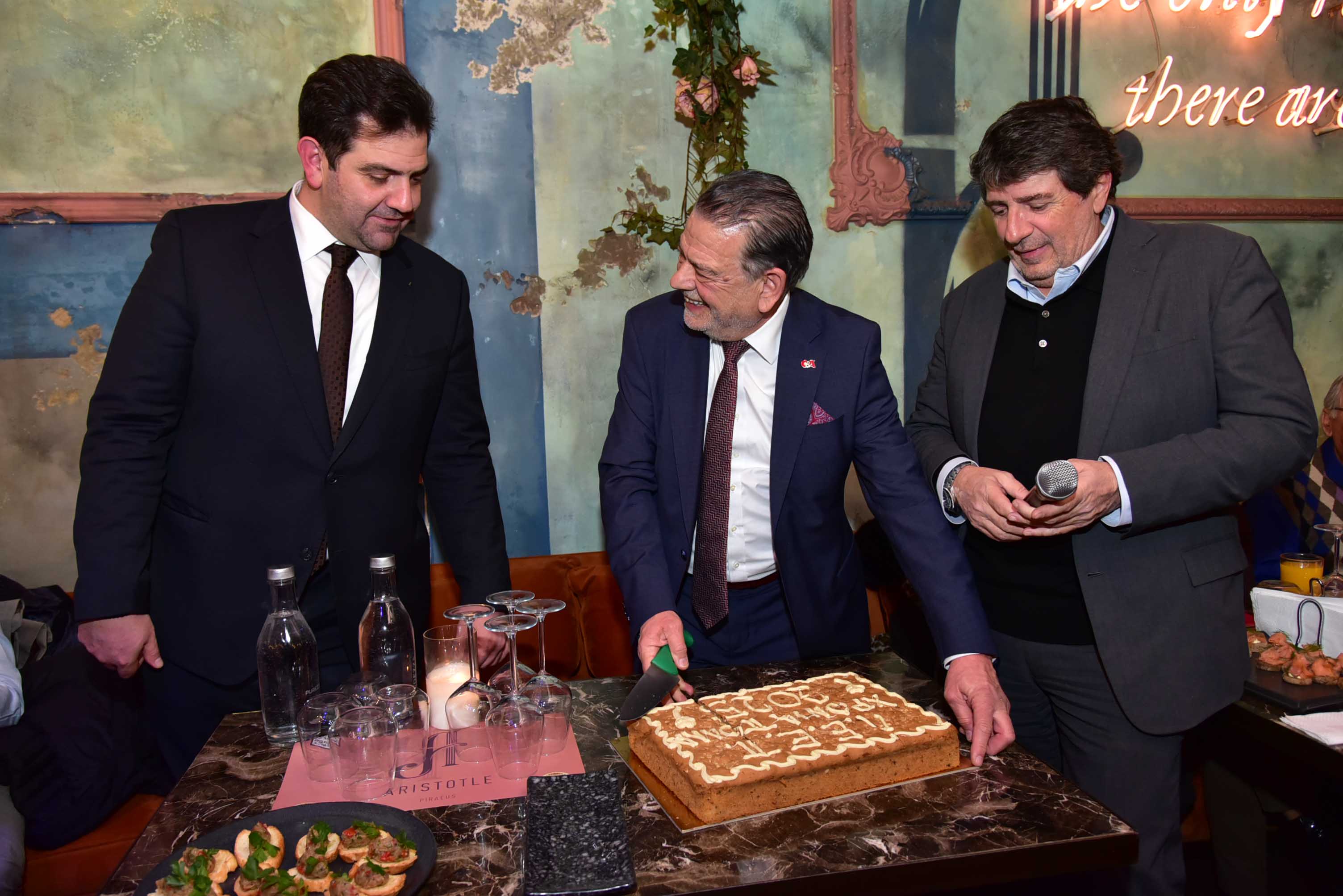 Κοπή πίτας Λέσχης Επιχειρηματιών & Επιστημόνων Πειραιά - elnavi.gr