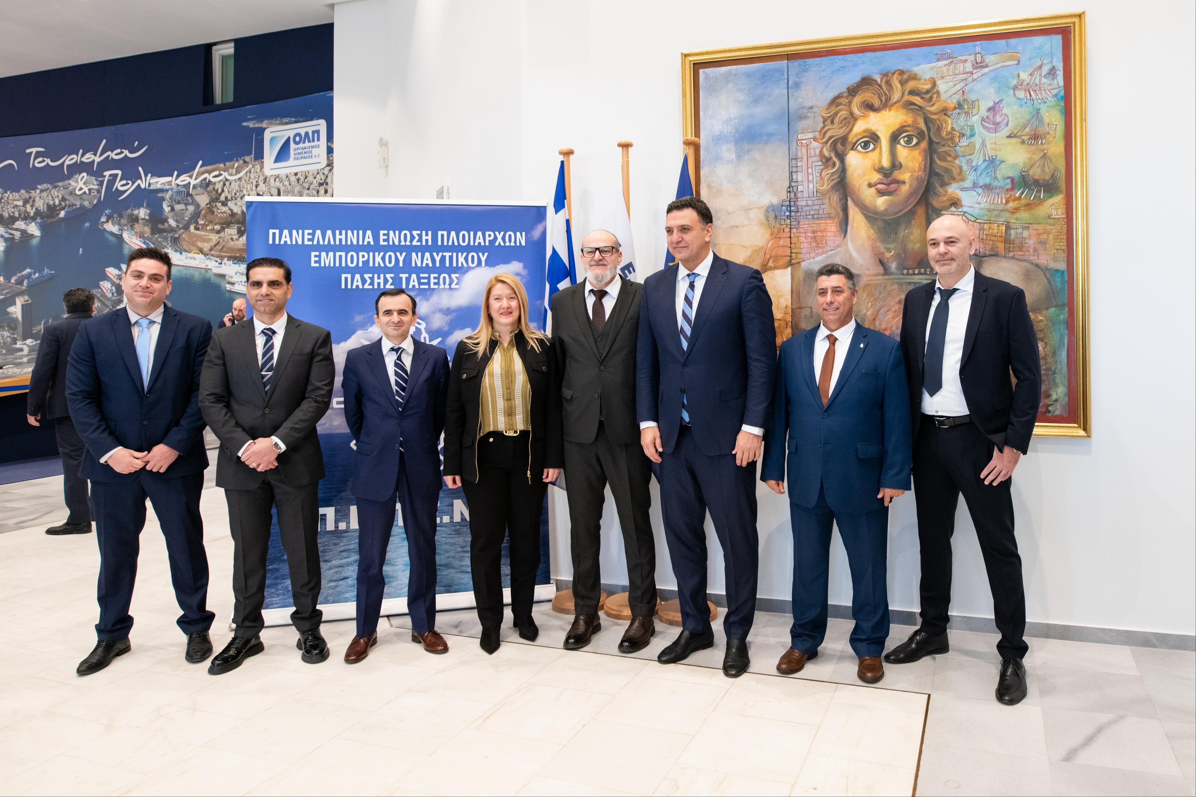 Με μηνύματα ενότητας και συνεχούς διεκδίκησης δίκαιων αιτημάτων η κοπή ...